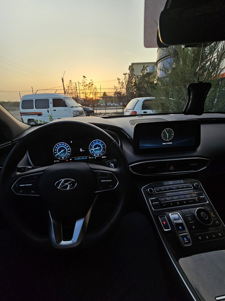 Продаётся HYUNDAI SANTA FE 2022
