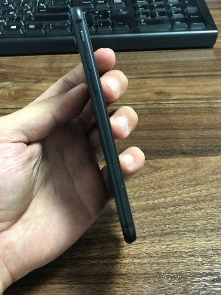 iPhone 7 jeet black LLA  SROCHNO