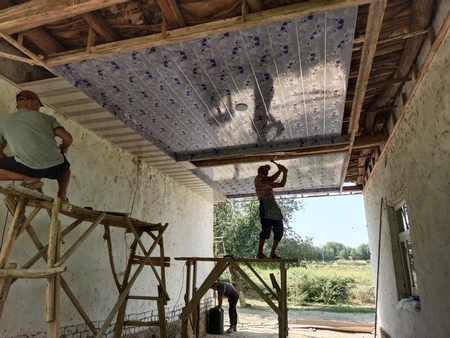 Qurulish ustalar birgada pol patalok tom qilamiz
