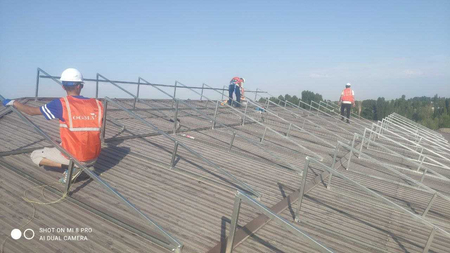 Қуёш панелларини ўрнатиш учун рухланган квадрат профиллар