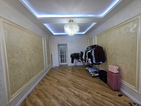 2 xonali 84m² 2-qavat uy sotiladi.