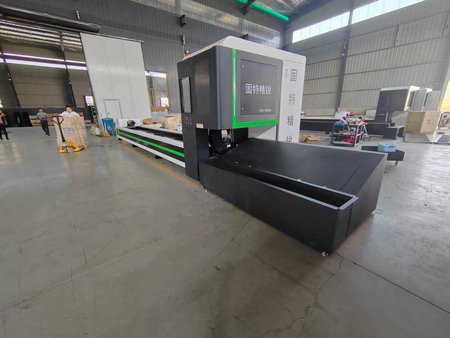 UMPROTECH Комбо станок лазерной резки металла с труборезом 3000W