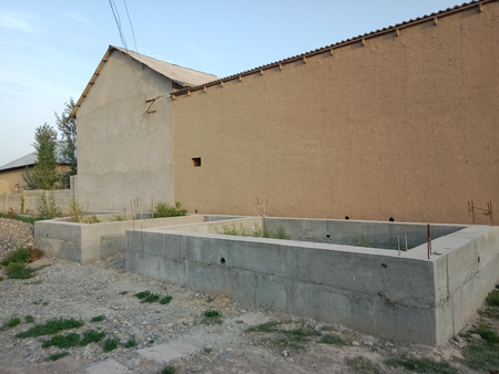 Uchaska fundamenti 2 qavatli uyga moʻljalab quyilgan