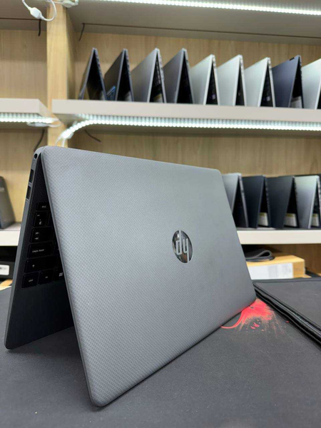Hp Laptop 15s-fq5041/core i3-1215U/8/256/15.6