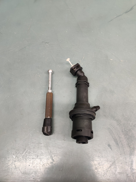 Lada Largus XRay главный цылиндр