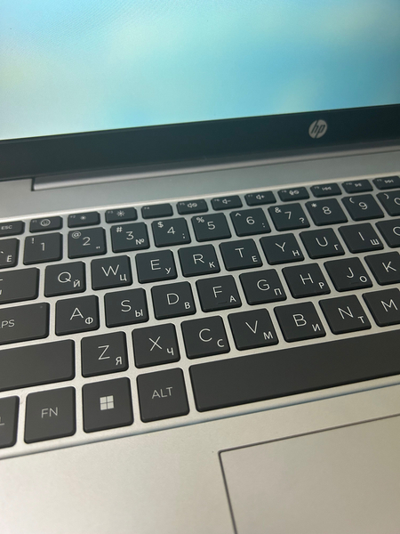 Ноутбук HP, в подарок с оригинальным рюкзаком!!! Всего месяц пользуюсь
