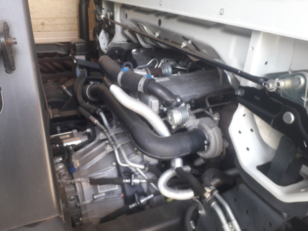 Isuzu  yuk tashuvchi moshina