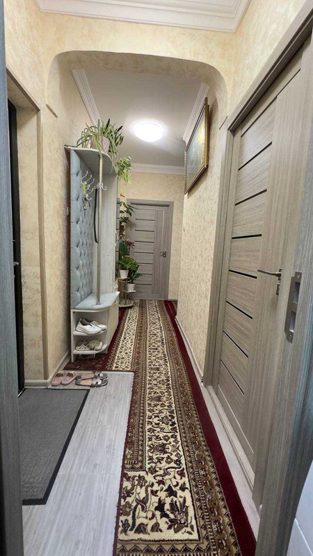 Тинчликда ажойиб 2-3 килинган квартира 4-каватда,4 каватли уй.Кирпич.