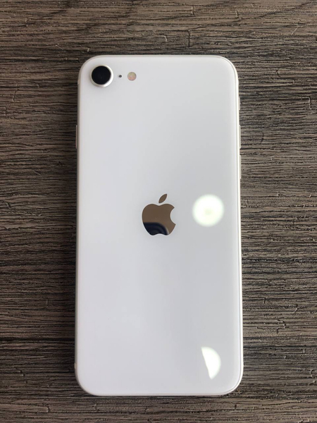 Iphone se 2020 sotiladi yoki abmen qilinadi