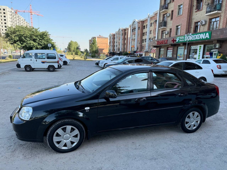 Lacetti 1 позиция 1,8 двигатель, 2013 года. Пробег 80000