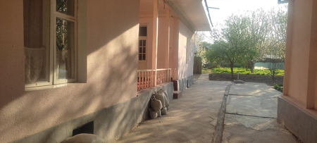 Yunsobod zenitan 1 km kilametir kirganda hasanboyda 20sutu yer sotilad