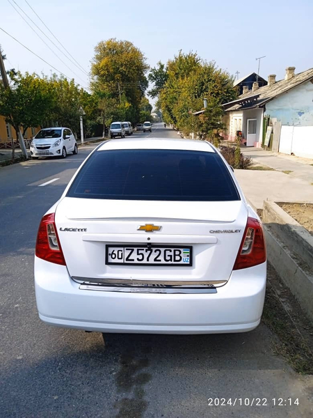 Chevrolet  Lacetti .