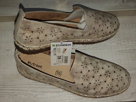Продам женские макасины