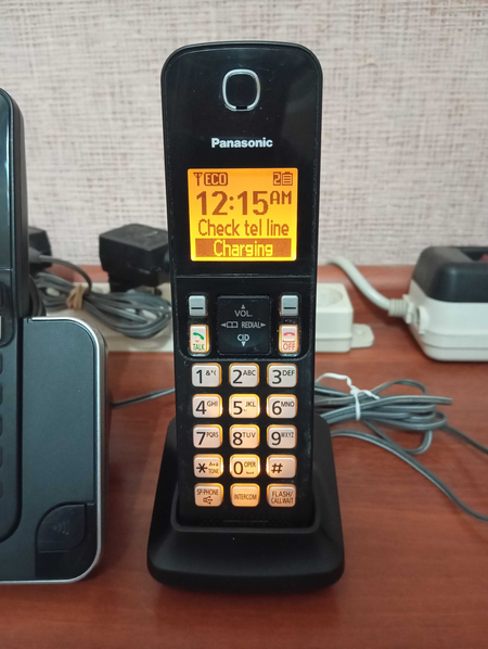 Продам радиотелефон PANASONIC две трубки на один телефонный номер.