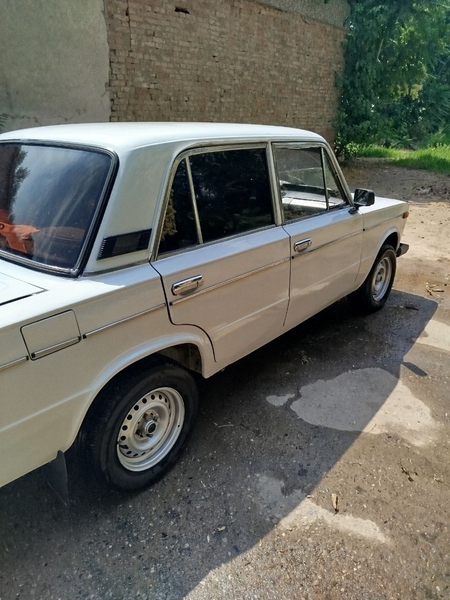 Moshina. Sotiladi gaz