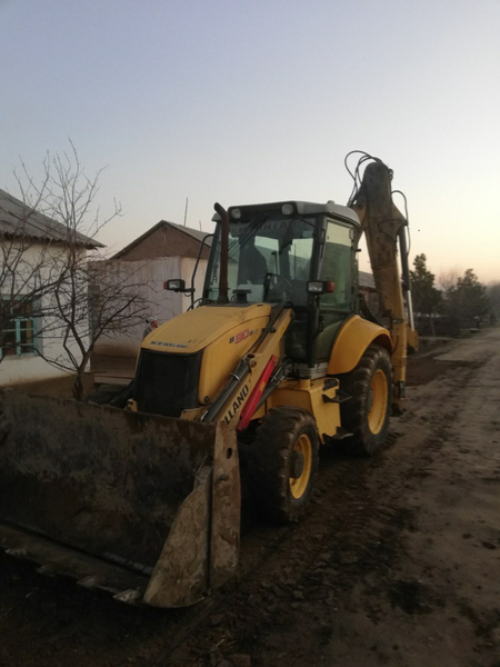 Ekskavator pogruzchik New Holland sotiladi