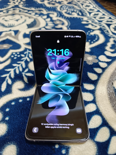 Samsung Galaxy z Flip 3