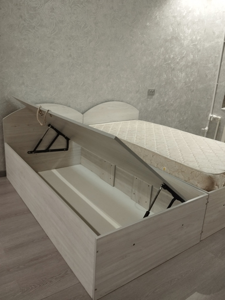Продается кровать 2шт.с матрасом