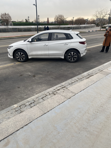 BYD E2 yangi eletromobile