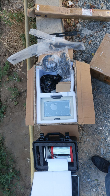 Sunnav AG1000 madeldagi GPS apparti bu yer tekislash uchun miyya