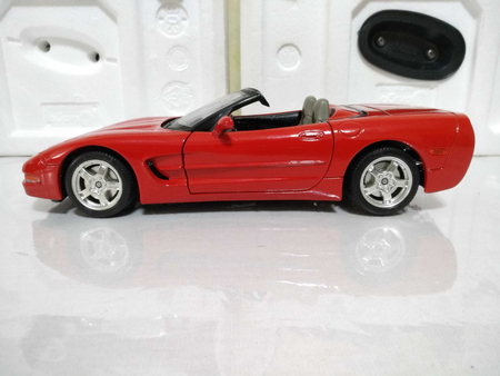 Моделька BBURAGO 1/18, CHEVROLET CORVETTE Convertible.