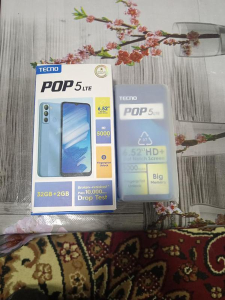 Tehno telefon sotiladi