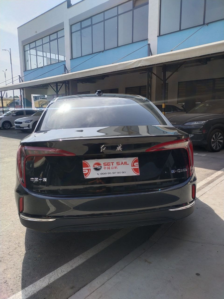 Hongqi e-km5 2024