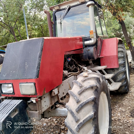 Traktor bezon sotiladi zor tehnika