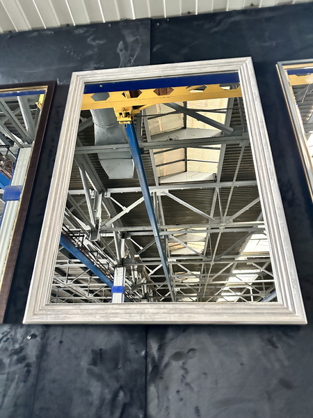Продам зеркала 50*70 в ассортименте, разные цвета.