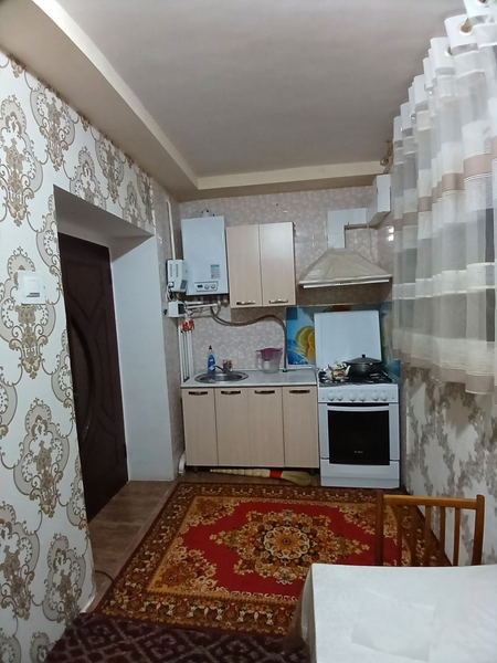 Продаётся 2 комнатная,октябрь 2 этаж