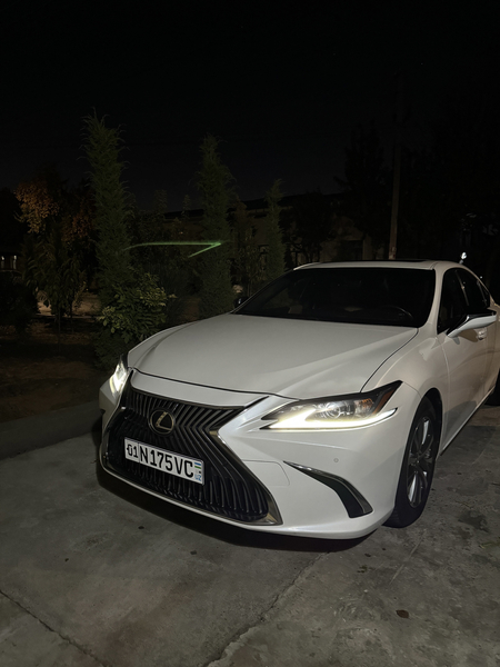 Lexus is 350 yil 2019  срочна срочна