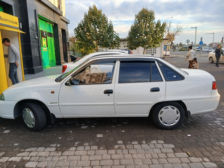 Nexia 2 dons 1.6sotiladi.Rangi oq Kraska Tozza.