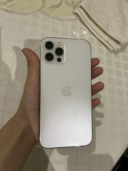 iPhone 12 pro, акб 74%