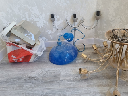 Продаётся люстра  цена за все