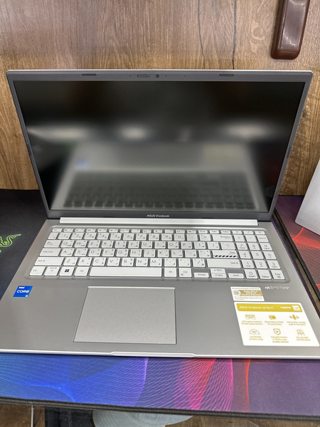 Новый asus vivobook E1504F Razen 5-7520 озу 16 гб хард ssd 512