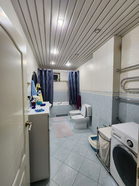 Банковская квартира м.Новза за мечетью Новза, кв-ал И-24, 140м² 4/3/4.