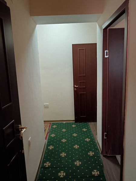 Узак муддетке квартирага уй бериледи.