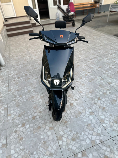 Yadea Skuter model T5