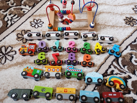 Продаю игрушки паравозики и др.
