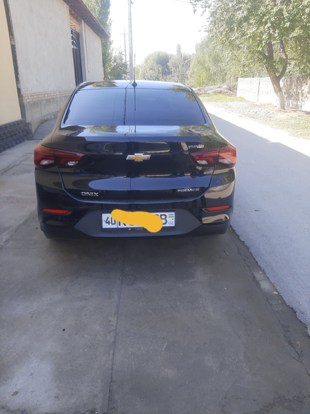 Chevrolet onix primier2