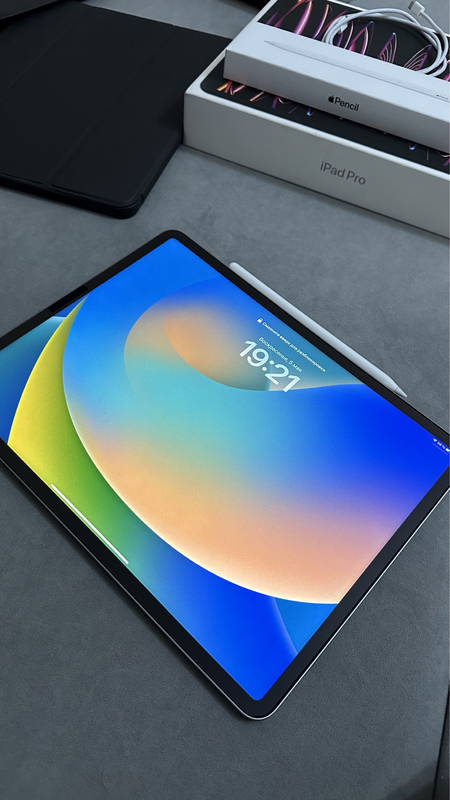 Продаю свой iPad Pro 12.9 (256 wi-fi) с Apple Pencil