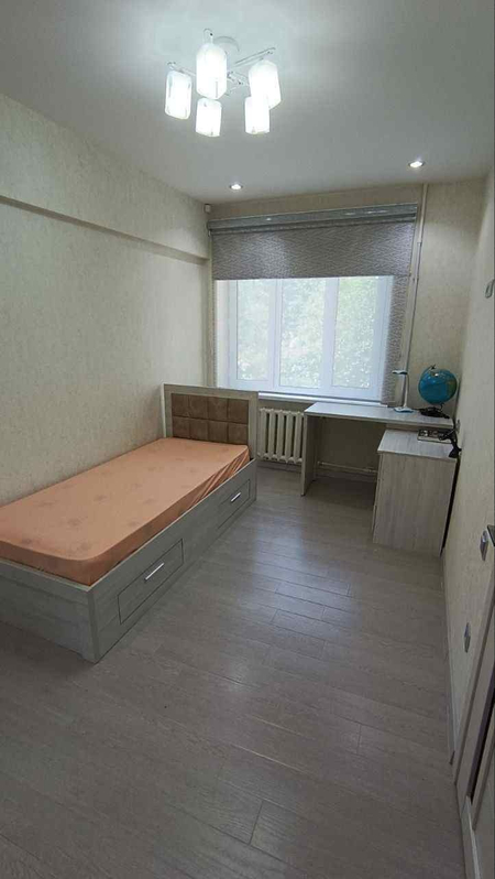 Юнусабад 4 квартал 2/2/4 продаётся квартира