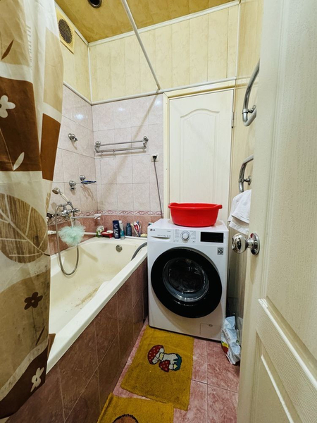 Продам квартиру 2/2/4 на массиве Феруза