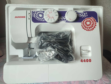Швейная машина Janome 4400