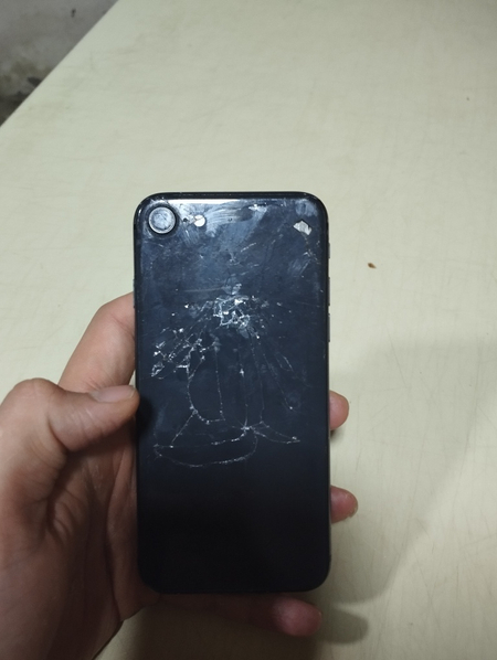 iPhone 8.        .