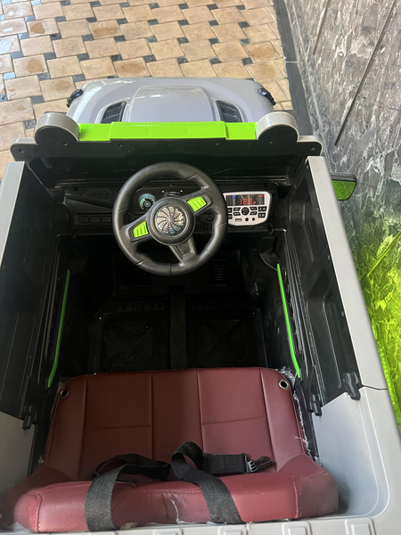 Detskiy moshina Jeep