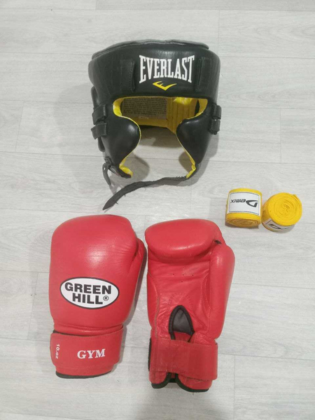 Boks perchatka satiladi