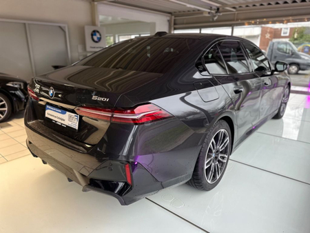 BMW 530е hybrid в наличии