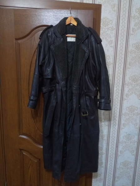 Продам кожаный плащ.