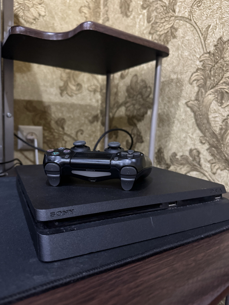 Playstation 4slim 1TB Ideal